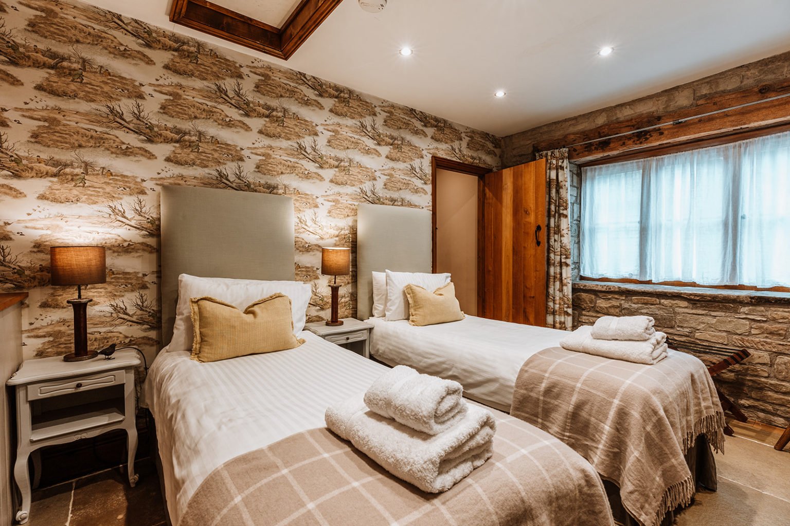 The Stables, Wainhouse & Granary - The Barns